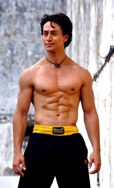 These Top 10 Bollywood Actors With Stunning Physique Will Leave You In ...