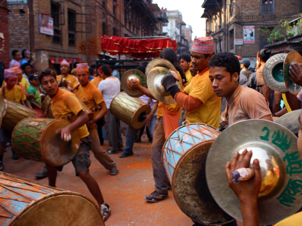 nepal-bhaktapur-thimi-bisket-jatra-procession-newari-music - RVCJ Media