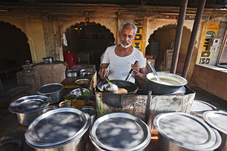 11 Reasons Why Indians Love To Eat At Dhaba Than A Luxurious Restaurant ...