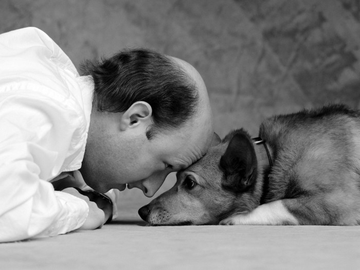 21 Heartwarming Pictures That Portraits Man-Dog Relationship - RVCJ Media