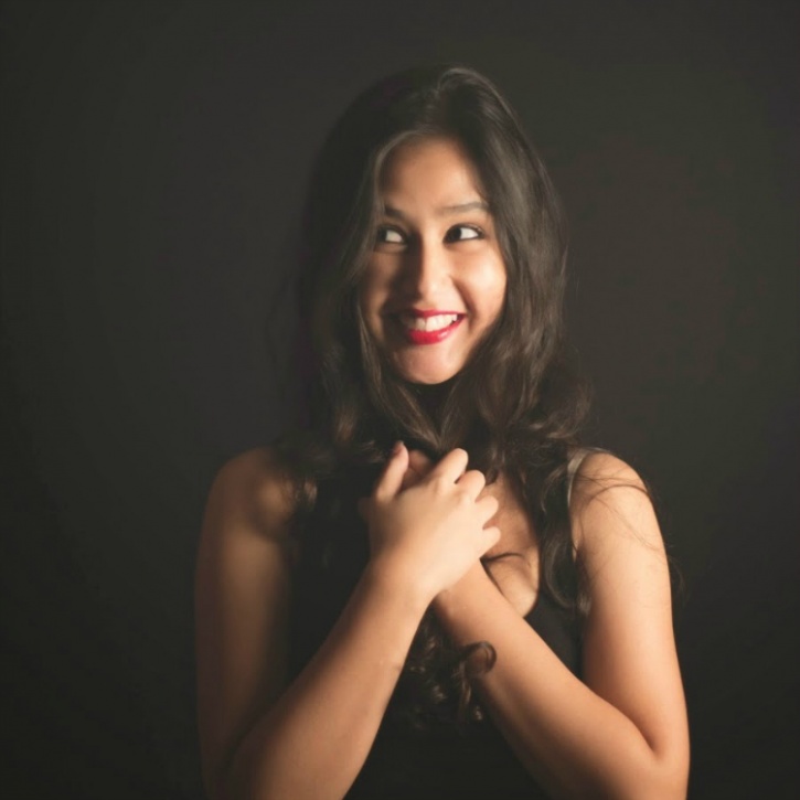 10 Pics Of Airtel 4G Girl So Hot & Sexy That You'll Stop Trolling Her ...