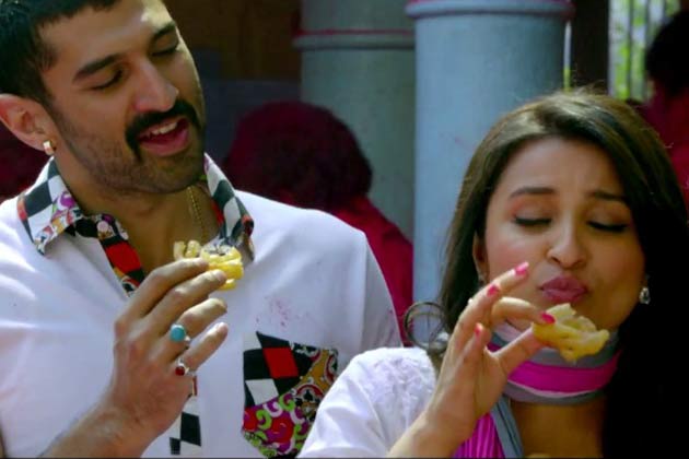 parineeti-chopra-and-aditya-roy-kapoor-eating-jalebi-from-daawat-e-ishq ...