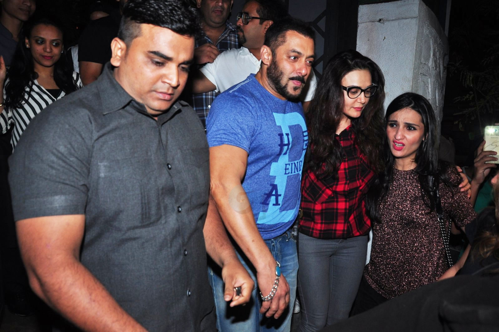 Angry Salman Khan Slapped His Bodyguard! Check Out Why - RVCJ Media