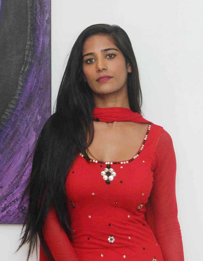 Poonam Pandey's Diwali-Special Photoshoot! It's Sensational & You Can't ...