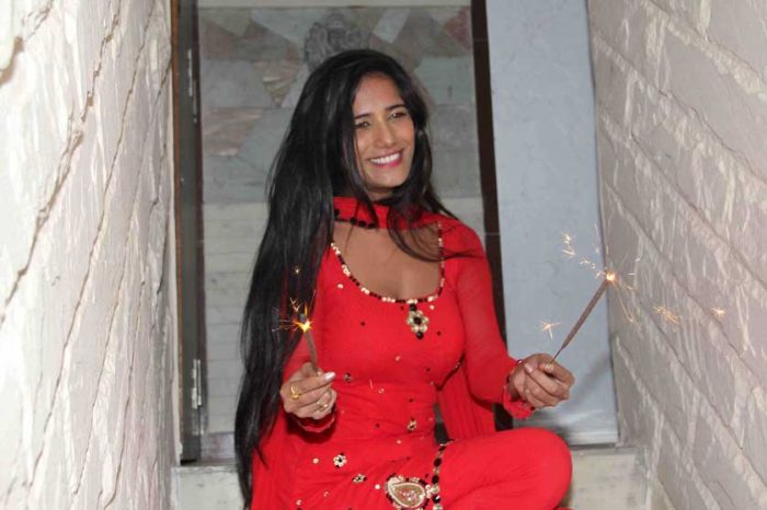 Poonam Pandey's Diwali-Special Photoshoot! It's Sensational & You Can't ...