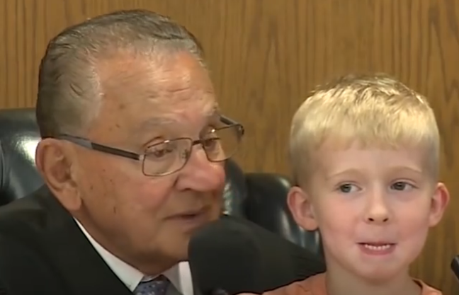 Judge Asks 5 Year Old Boy To Decide His Father's Punishment! Boy's ...