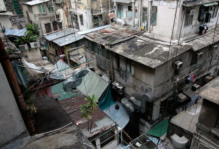 "Coffin Cubicles" In Hong-Kong Are No Less Than Death Traps! See How ...