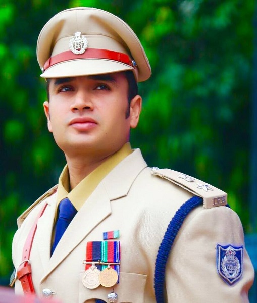 This IPS Officer From MP Is New Internet Sensation! Has Beaten Actors ...