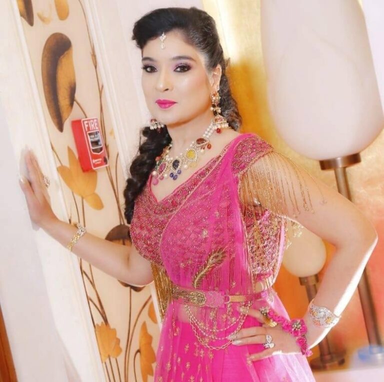 10 Pics Of Santoor Mummy Reena Mittal Who Is Rocking in Dilli Darlings ...