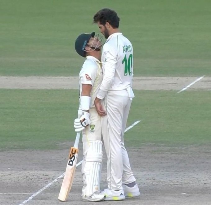 David Warner & Shaheen Afridi’s Funny Pose During 3rd Test Sparks Meme ...