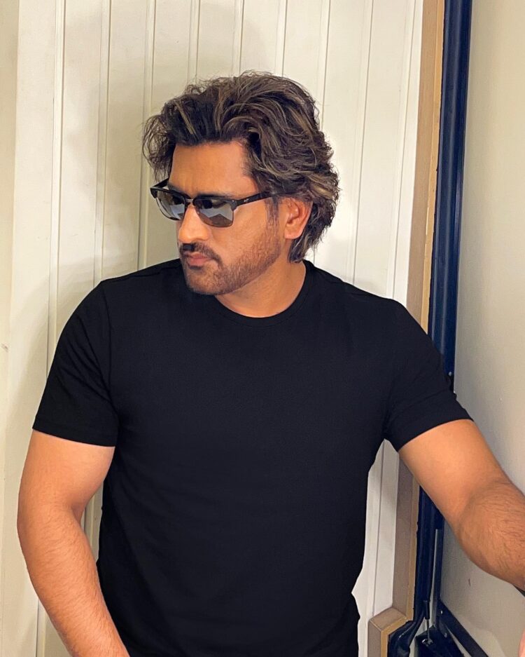 MS Dhoni’s New Hairstyle Sets Twitter On Fire With Dhoni Vs Rohit ...