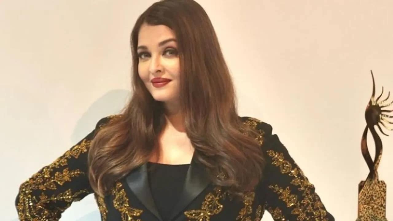Aishwarya Rai’s Video Consoling IIFA Anchor Who Broke Down After Seeing ...