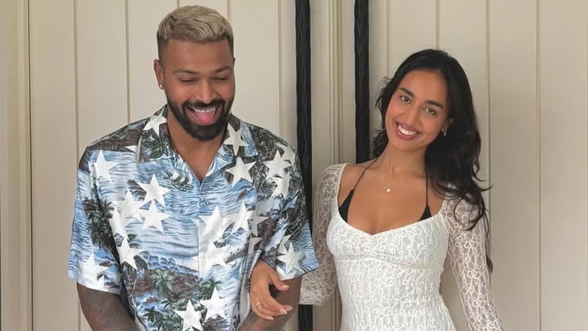 Hardik Pandya & Mahieka Sharma’s Romantic Moment In The Ocean, PDA Pics ...